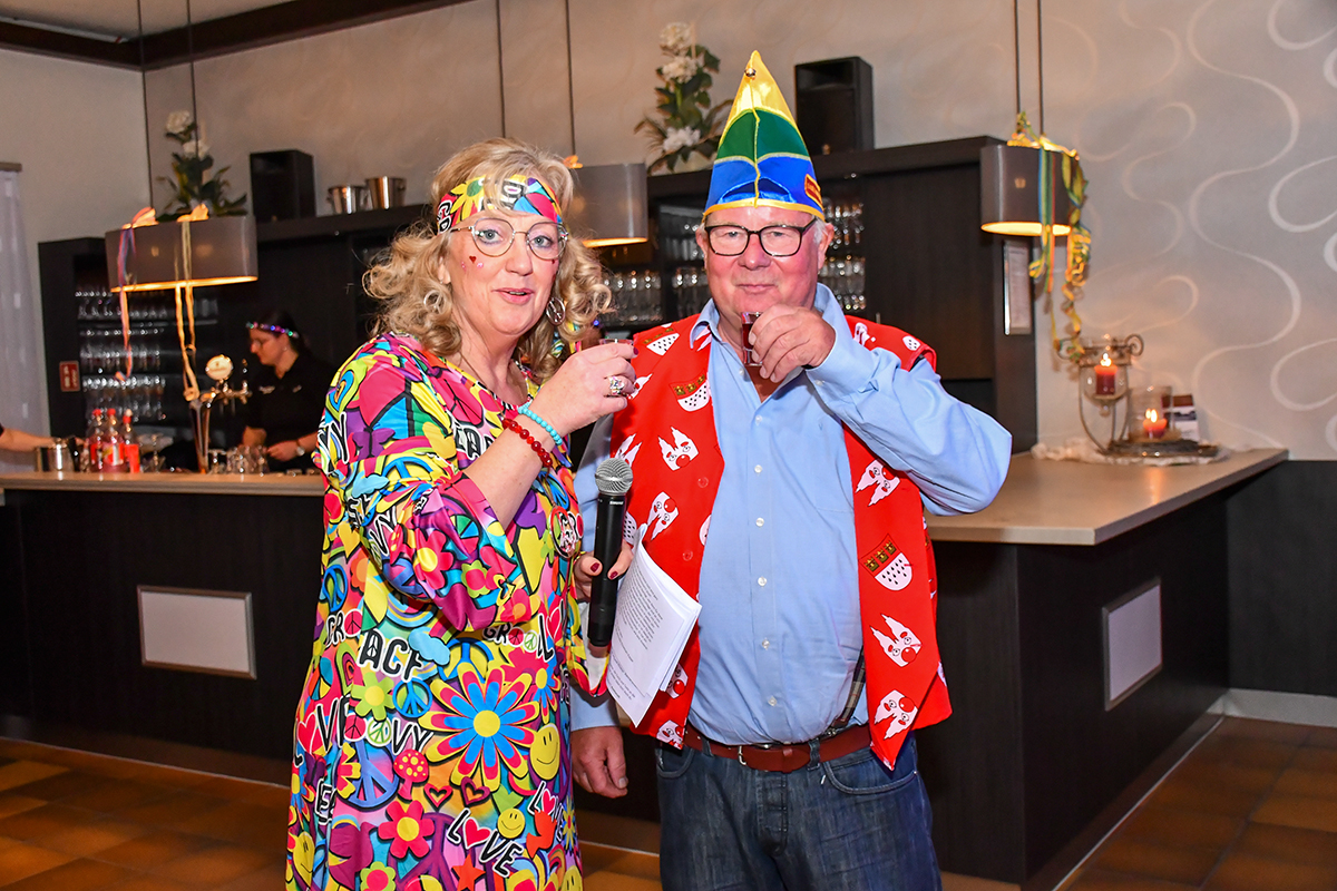 24 Holdorf Frauenkarneval Heini aus Lorse